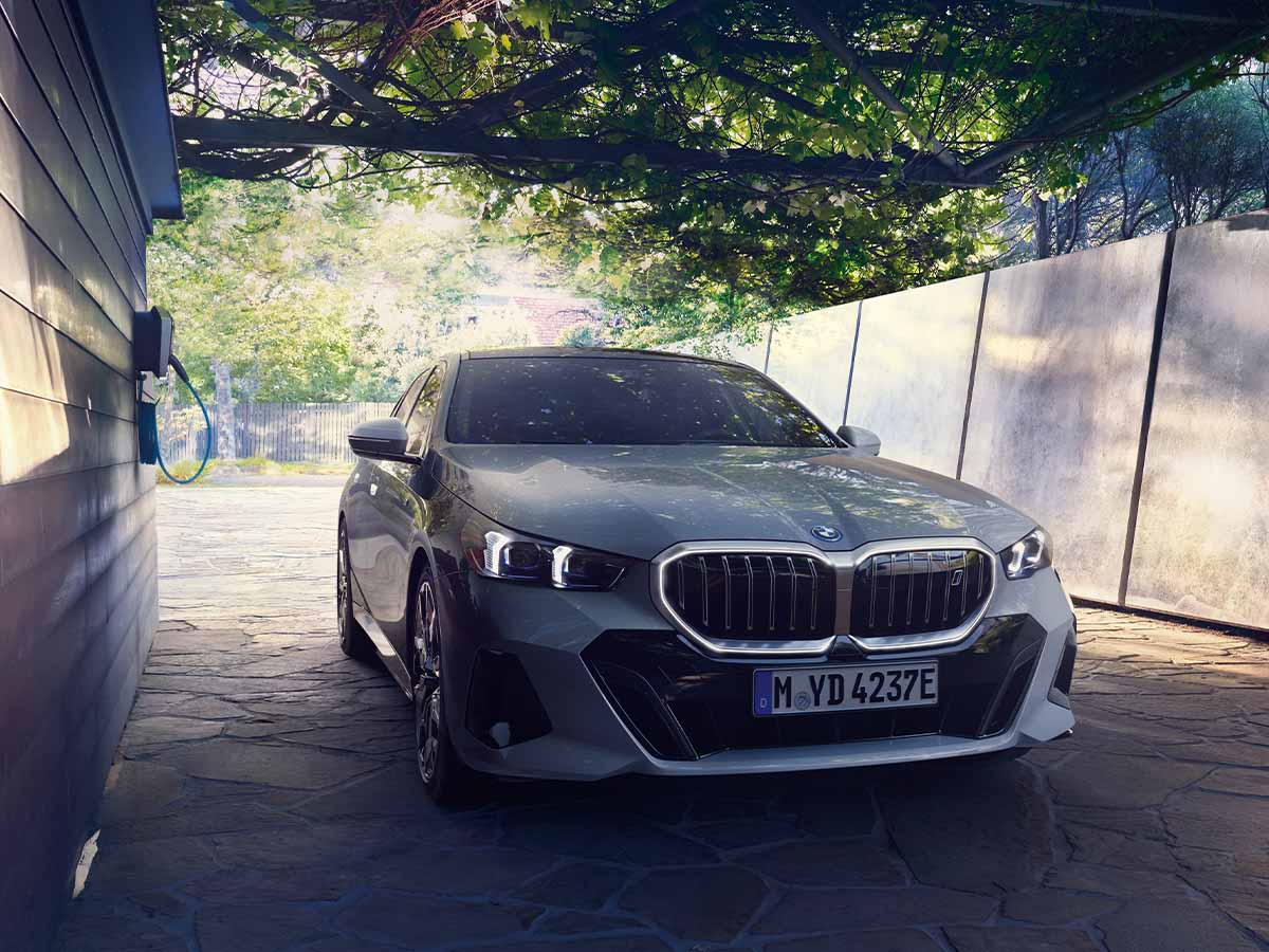 BMW i5 Sedan elbil | Bilia