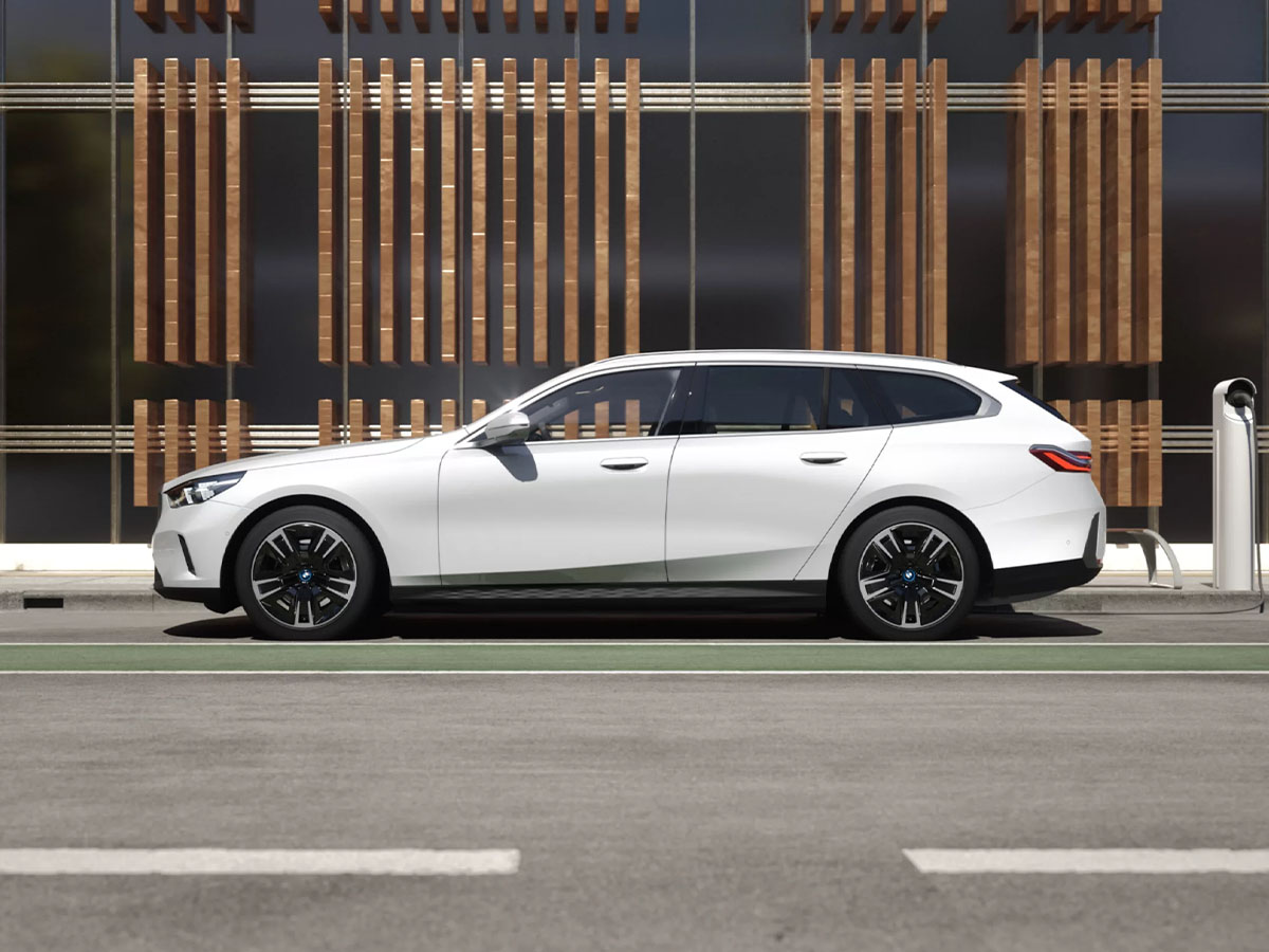 BMW i5 Touring – BMWs nyeste elbil | Bilia